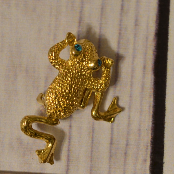 Vintage | Jewelry | Vintage Gold Frog Pin Brooch Rhinestone Legs Move ...